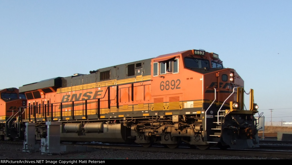 BNSF 6892